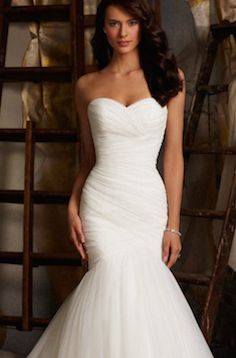 8 Wedding Dresses That Are Perfect for Any Bride With Spinal Curves ...